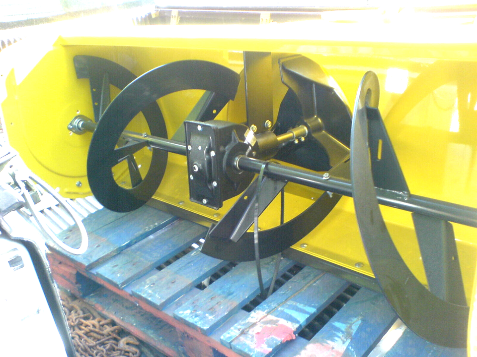 JOHN DEERE QUICK HITCH 47" 2 STAGE SNOWTHROWER. MODEL BM25213 FOR X5XX ...