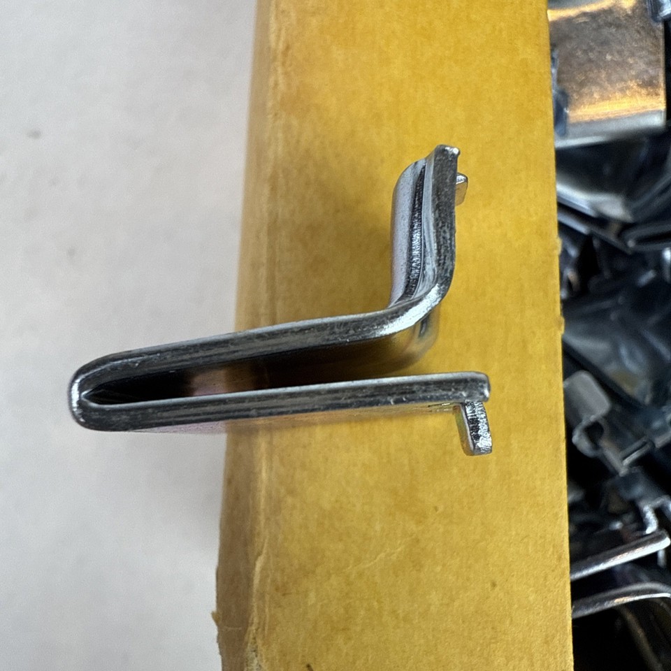 KV 237 Zinc Knape & Vogt Adjustable Steel Shelf Support Clips - Box ...