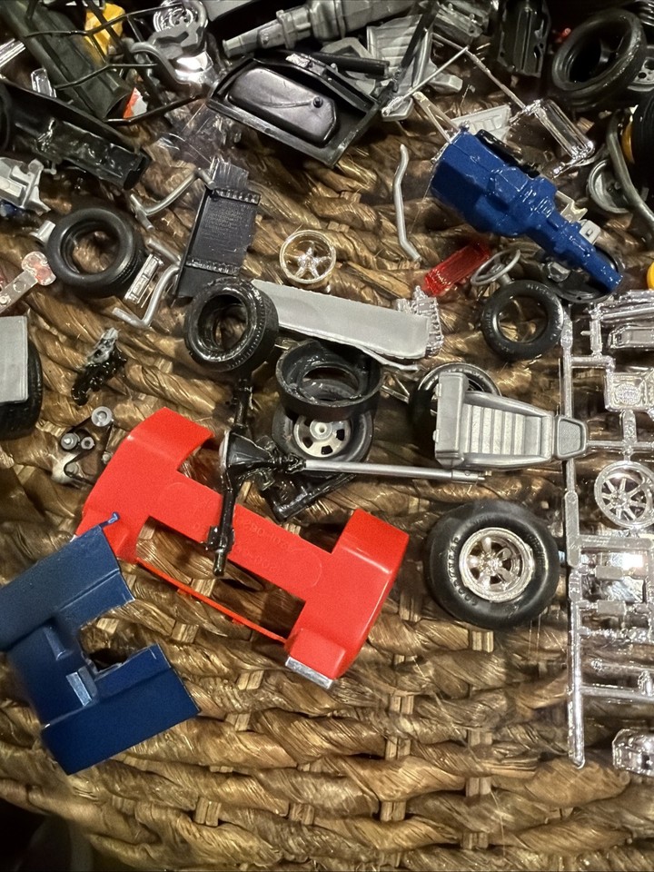 Huge Vintage Junkyard Lpt Of Model Car Kits For Restoration Or For ...