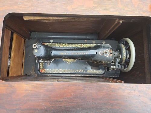 Singer 66 "Red Eye" 1910 with Drawing Room Cabinet 22 - S# G768023 ...