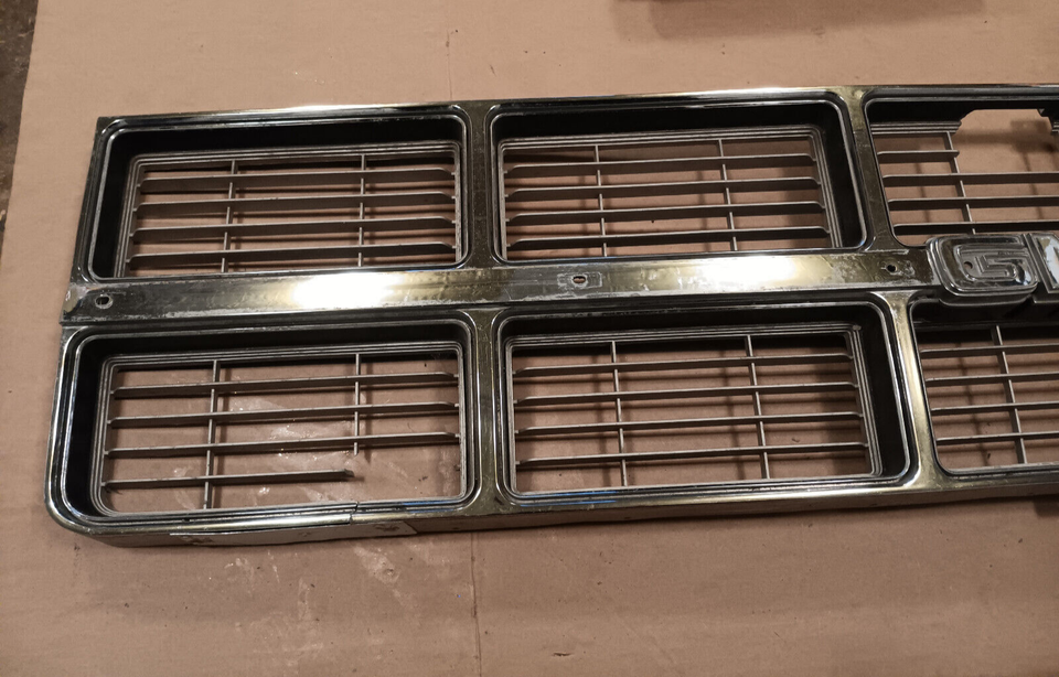 77 78 79 80 GMC pickup truck square body chrome grille damaged fixable ...