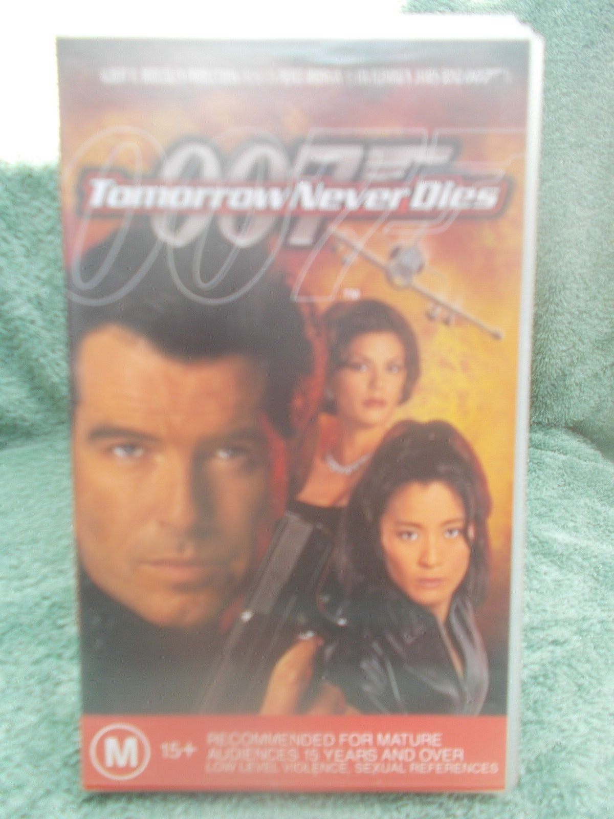 TOMORROW NEVER DIES-007 PIERCE BROSNAN(MGM No 56834)VHS TAPE M(LIKE NEW ...