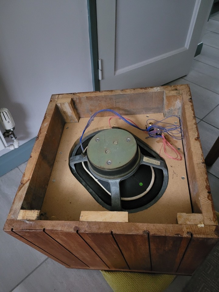 Subwoofer speaker with dual vintage KEF B139 Drivers enclosed in solid ...