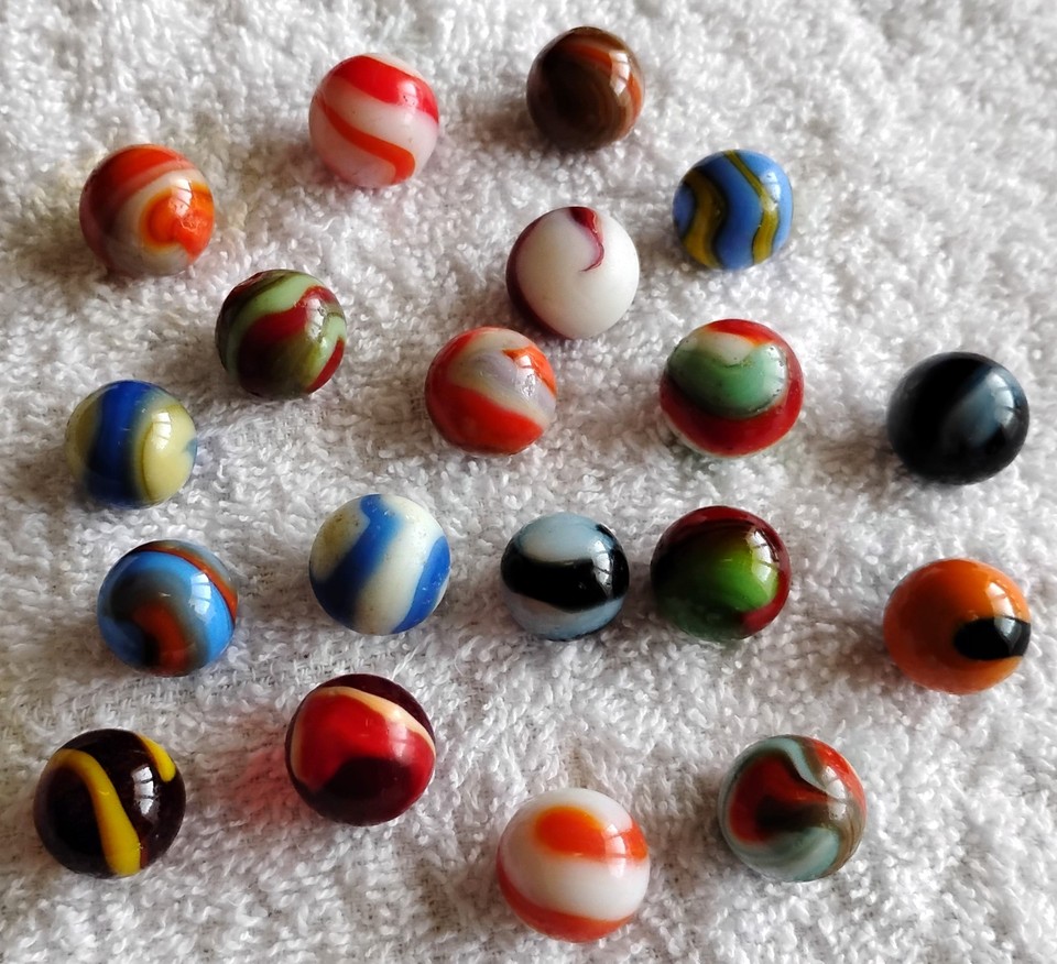Vintage Lot of 19 AKRO Agate, Corkscrew, Prizename, Oxblood Marbles ...