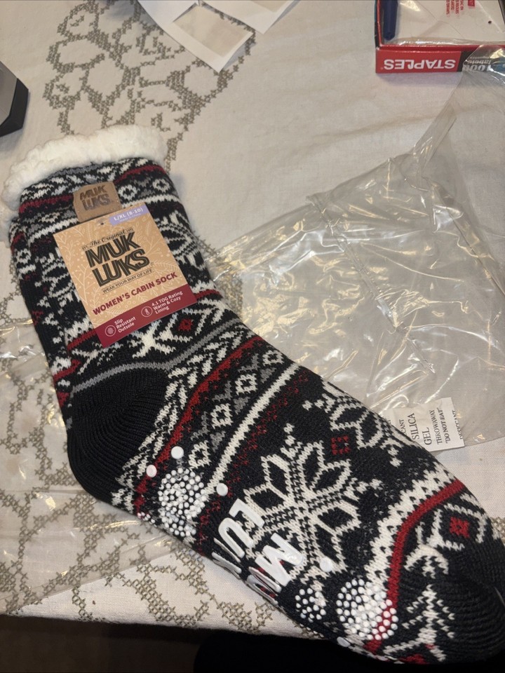 Muk Luks Fuzzy Socks Slippers with Grippers Snow Flakes Red Black New ...