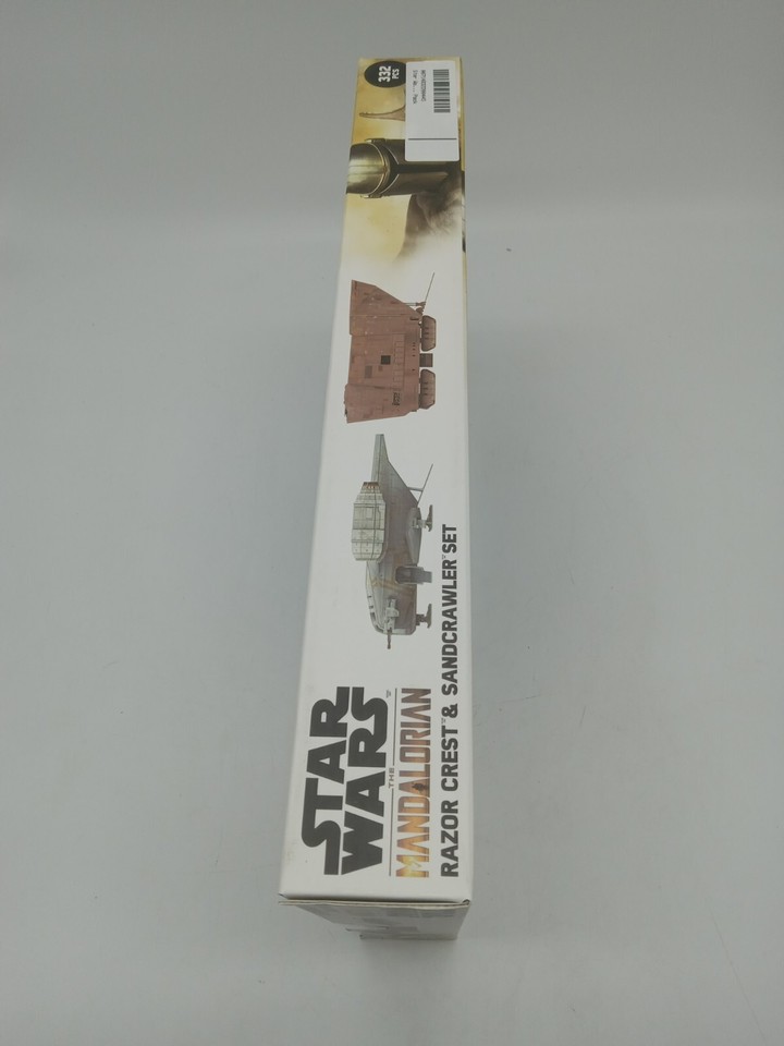New. Star Wars The Mandalorian Razor Crest and Sandcrawler Set Paper ...