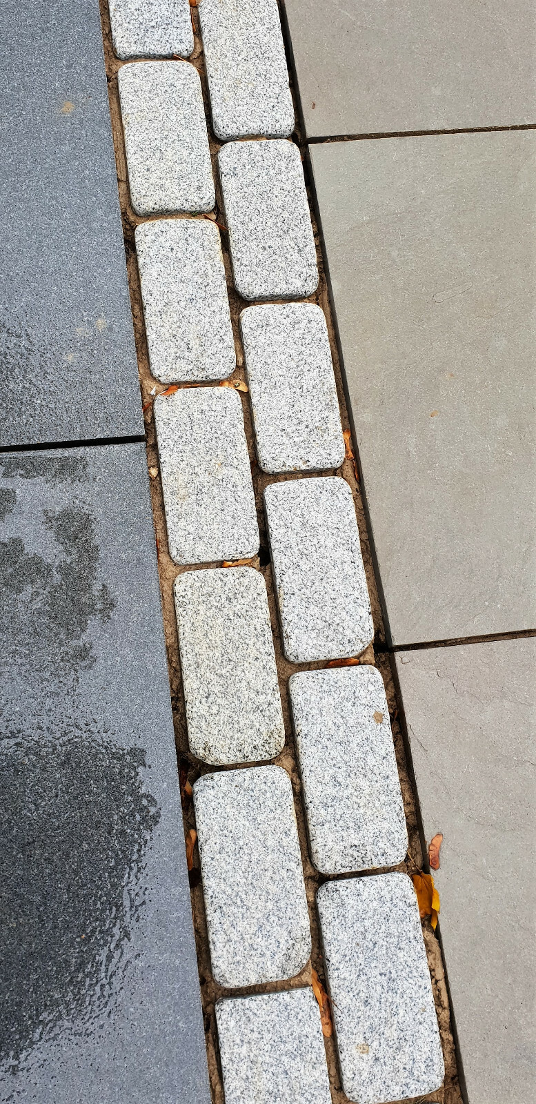 Flamed Silver Granite 200x100 cobbles edging setts patio path driveway ...