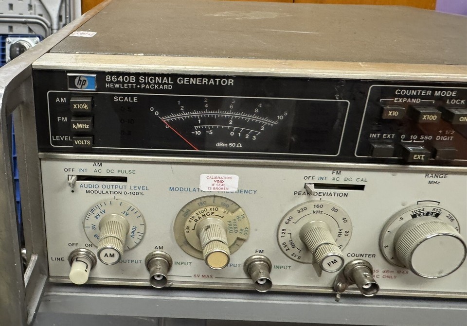 HP HEWLETT PACKARD 8640B SIGNAL GENERATOR WORKING! LOCAL PICKUP ONLY ...