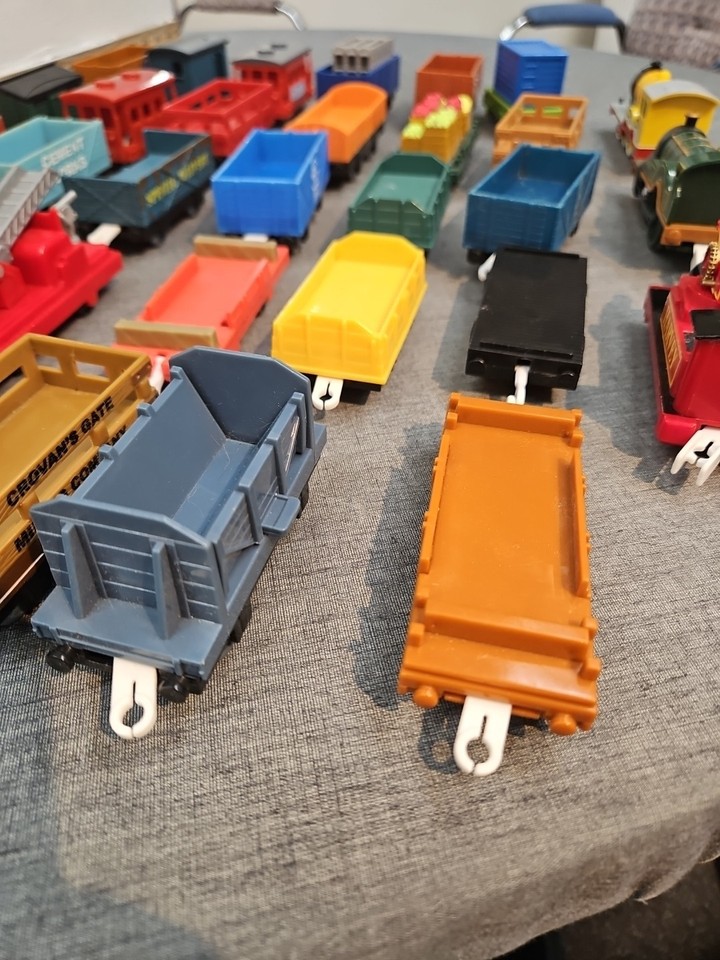 LOT (30) Thomas & Friends Trackmaster Cargo, Freight, Cars & 3 Engines ...