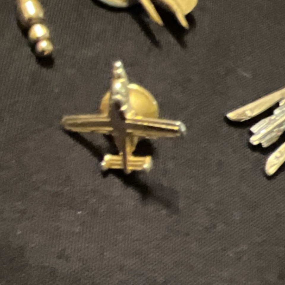 Aviation Badges & Pins Lot – Assorted Aircraft Designs, Pilot Wings ...