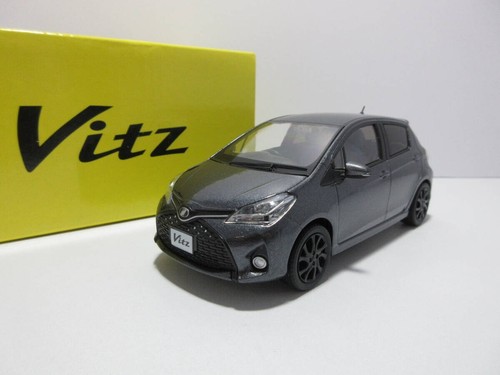 1:30 Toyota 3rd Vitz RS mid-model Yaris color sample minicar gray ...
