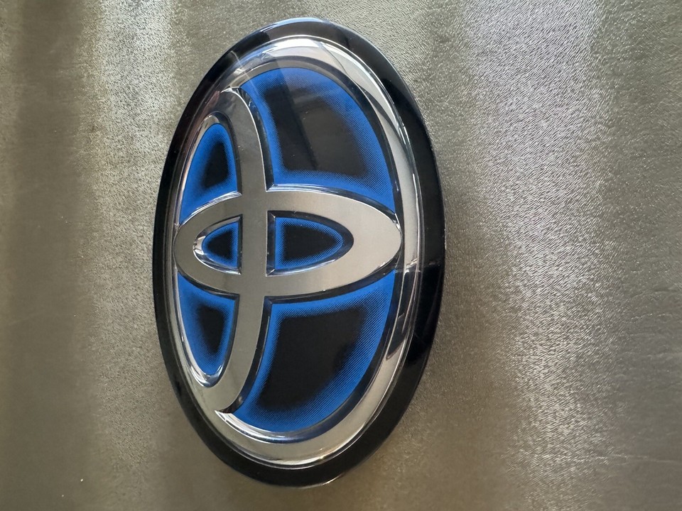 2021-2022-2023 Toyota Sienna Front Grille Emblem Logo Radar Hybrid | eBay