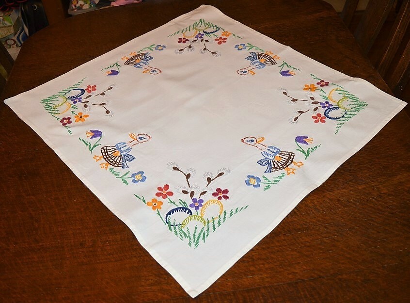 MOMMY DUCK WEARS HER SUNDAY BEST VINTAGE HAND EMBROIDERED LINEN BLEND ...