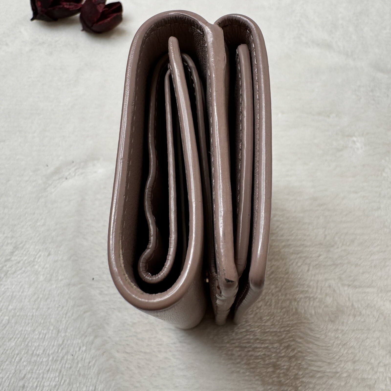 Yves Saint Laurent YSL Compact Trifold Wallet Cassandra Pink Beige Gold ...