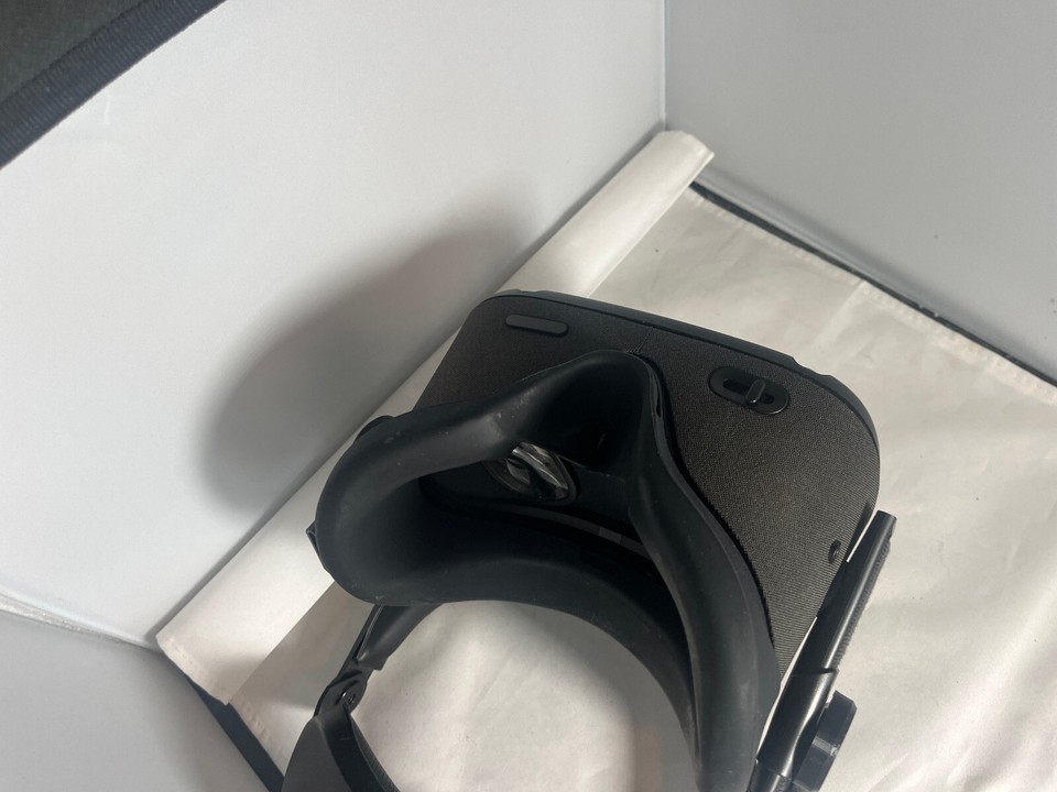 Oculus Quest 1 Headset (128GB, Black) + Adjustable Halo strap (Headset ...