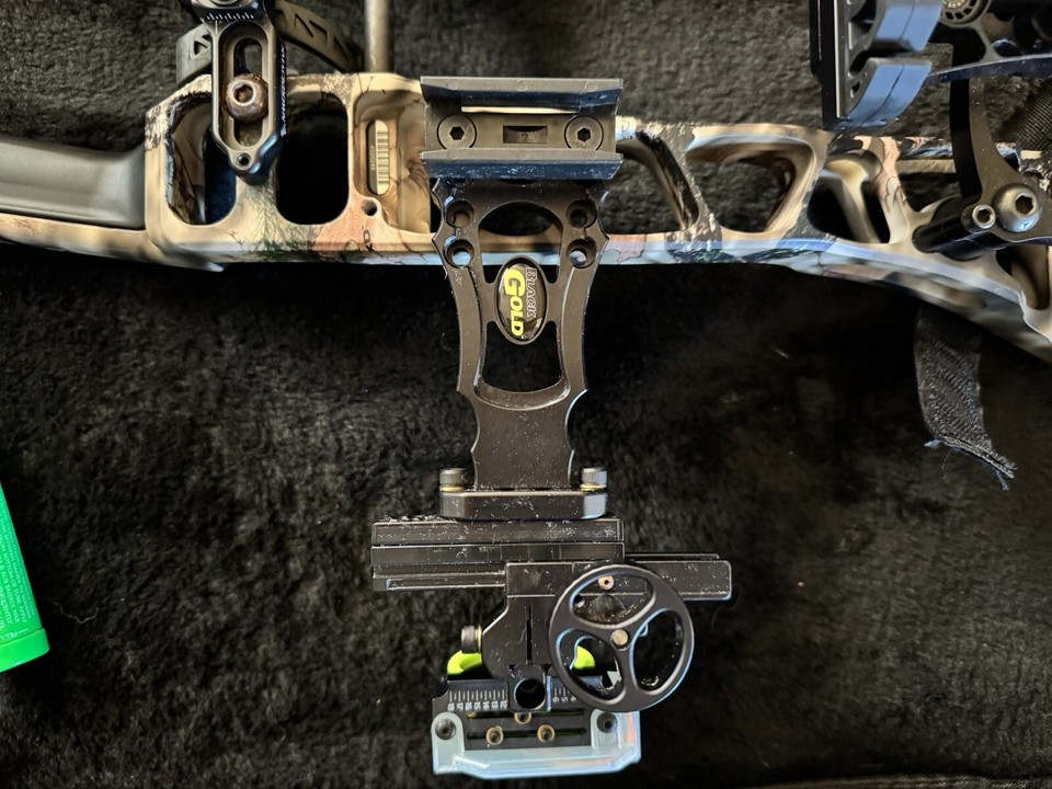 Mathews Halon 32 7. Bow Quiver, Black Gold Bow Sight, Stabilizer. | eBay