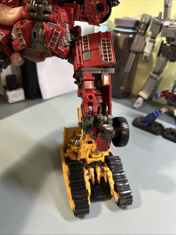 Studio Series Set Of Four Constructicons Mixmaster, Overload, Scavenger ...