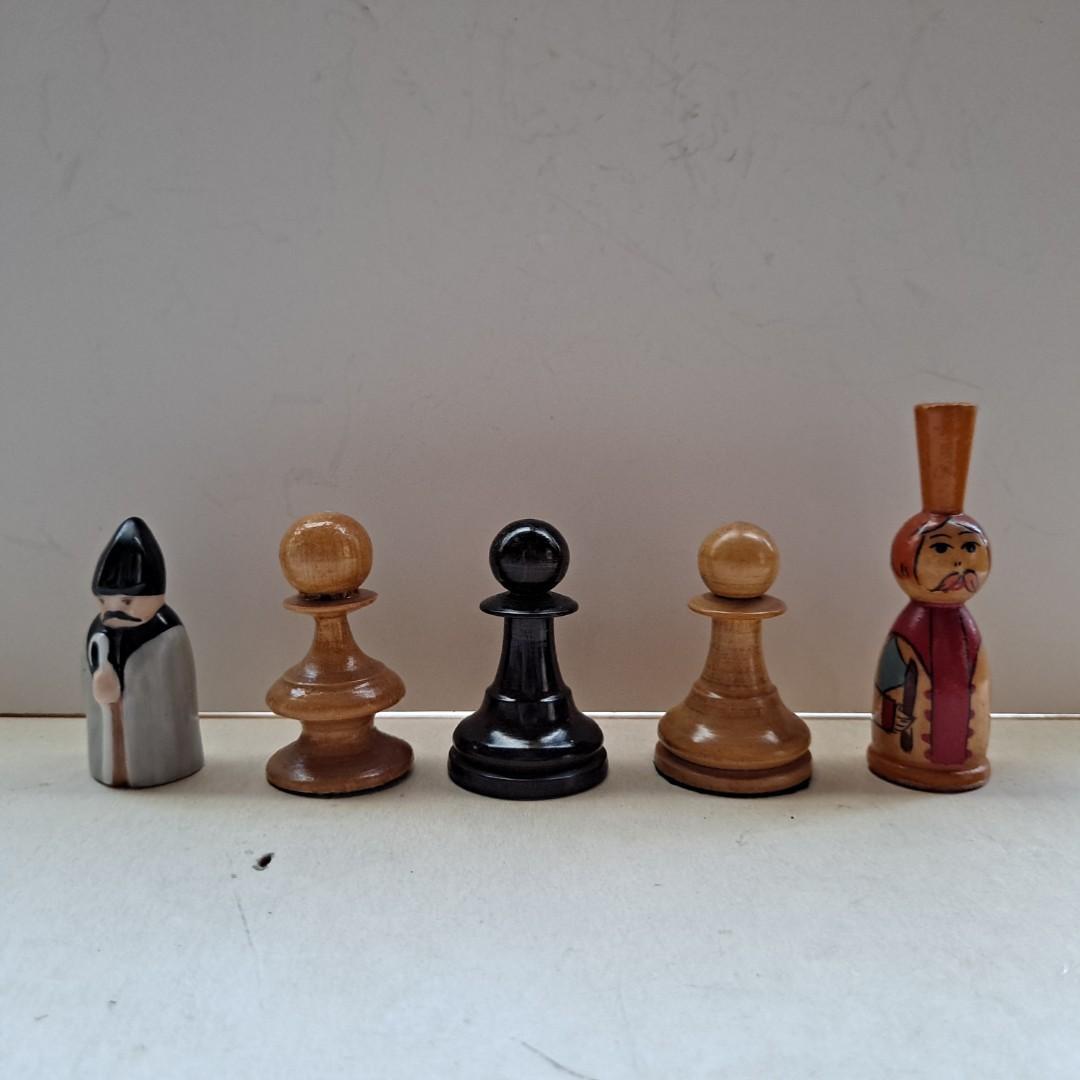 Create a custom based of the object above on Toyhouse