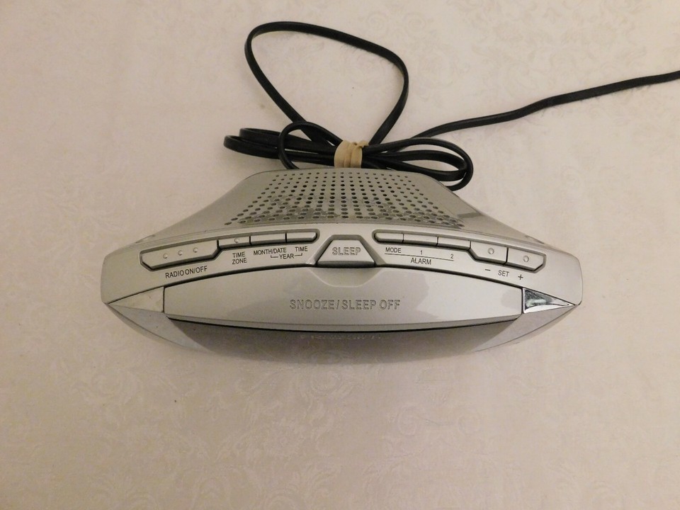 Emerson Research SmartSet AM/FM Clock Radio CKS-5055S Automatically ...