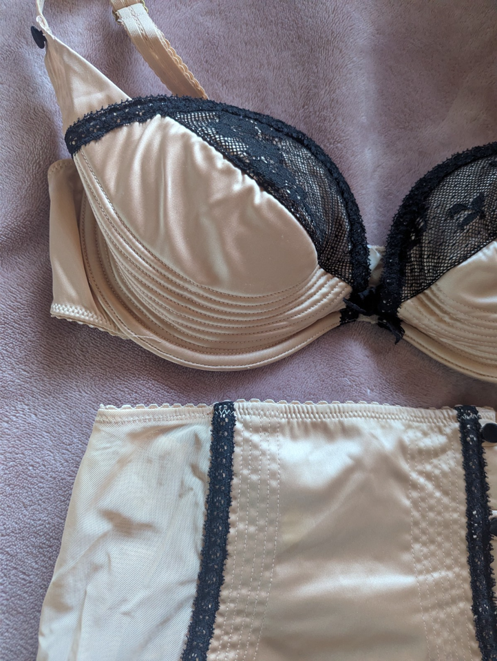 Rare Dita Von Teese Wonderbra 3 Piece Lingerie Set Nude Bra Girdle ...