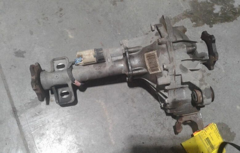 2000-2006 Chevrolet Suburban 1500 Front Axle Differential Carrier 3.73 ...