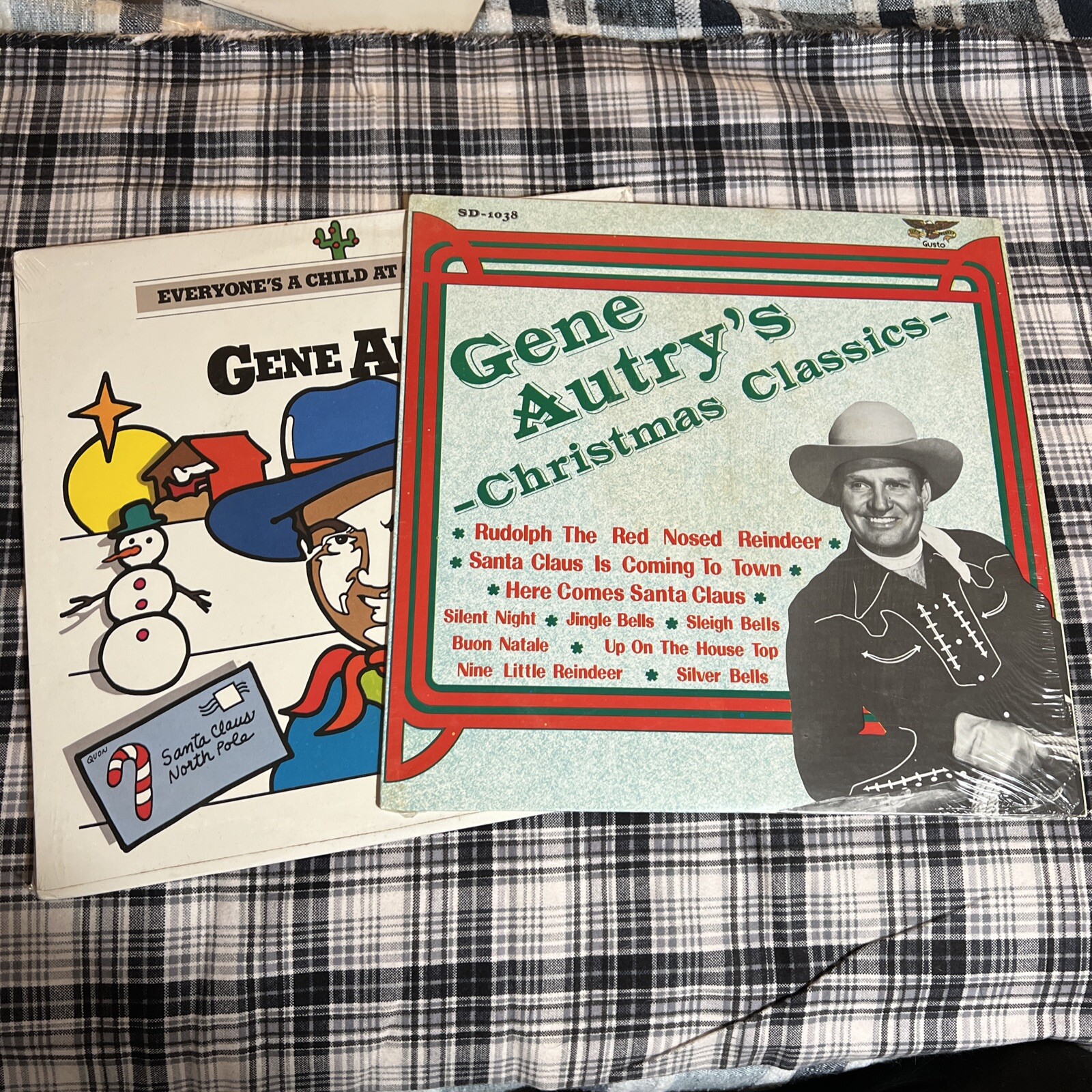 Lot of 2 LP Gene Autry's Christmas Classics & Everyone’s A Child At ...