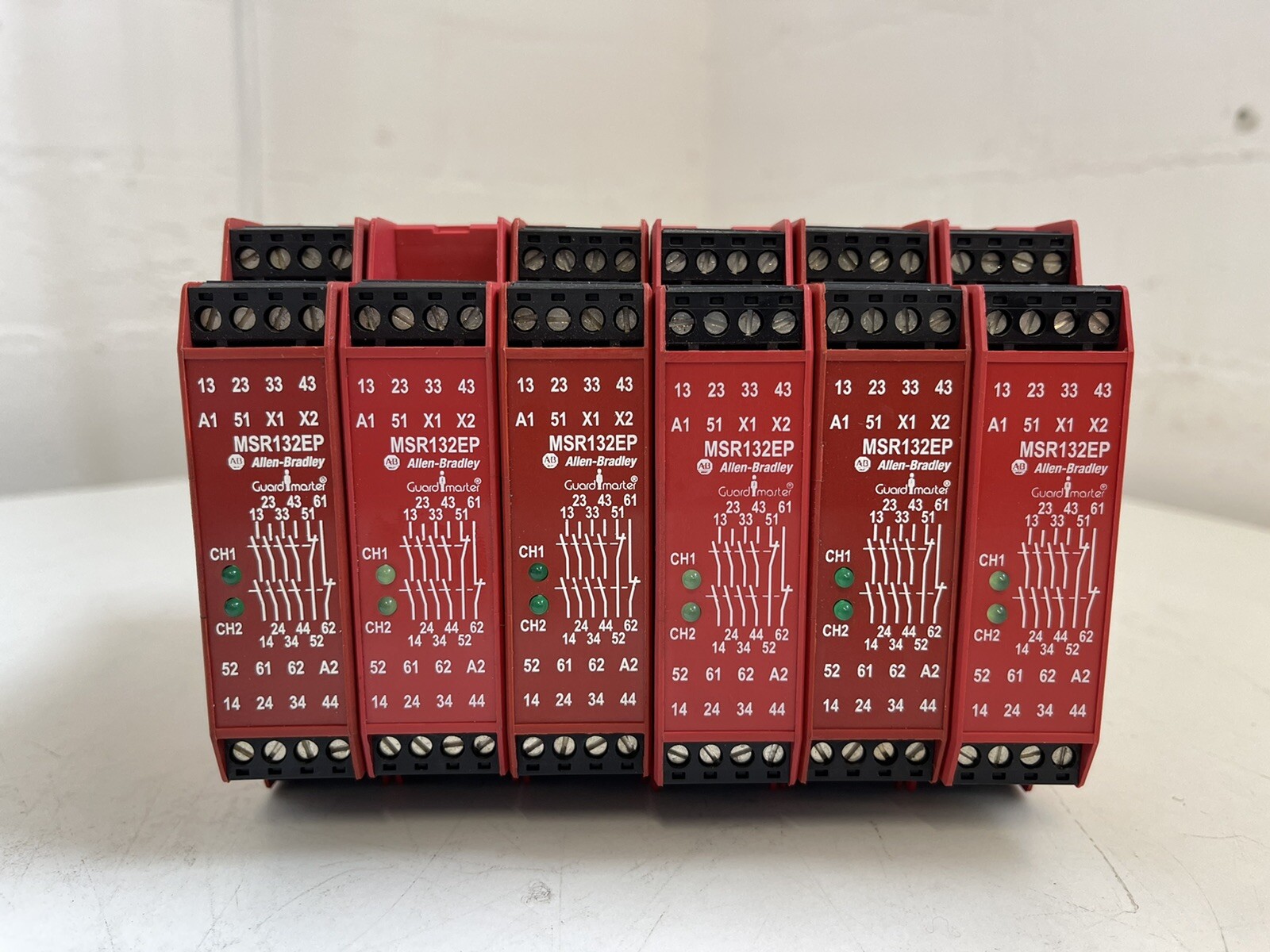 Allen-Bradley Guardmaster Safety Relay MSR132EP 440R-E23097 24VACDC ...