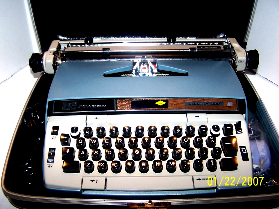 RARE~ Vtg. 1970s SCM Smith-Corona Electra 220 Automatic Electric ...