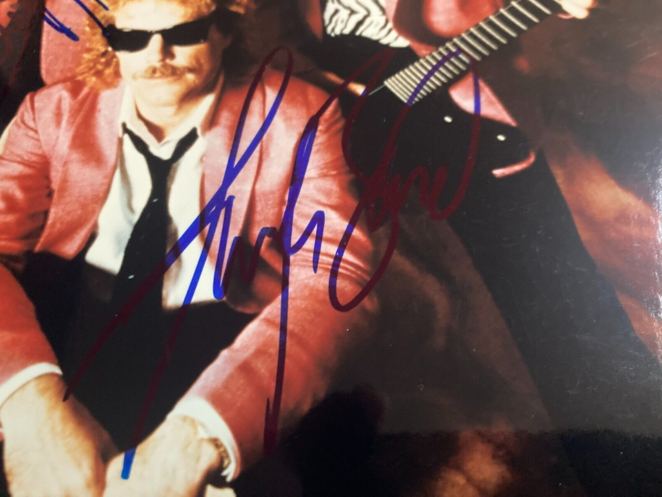 ZZ Top Band Signatures Signed by all 3 Dusty Hill, Billy Gibbons, Frank ...