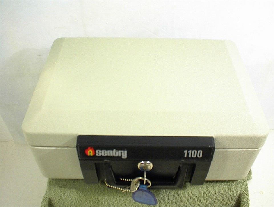 SENTRY 1100 SAFE LOCK BOX 2 KEYS HOME SECURITY FIRE RESISTANT | eBay