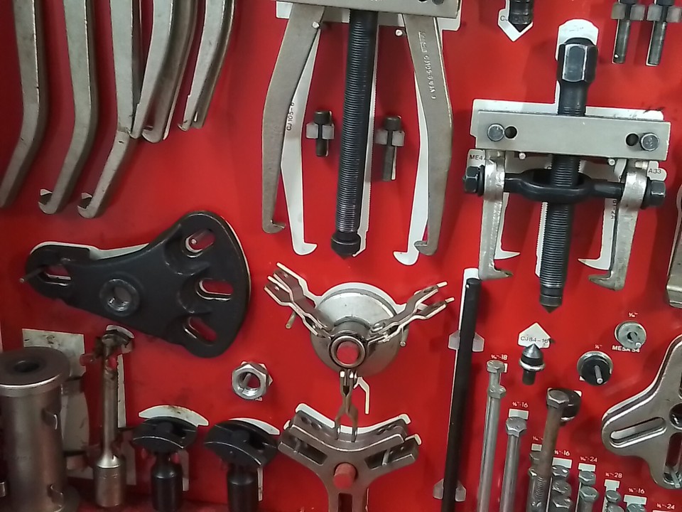 SNAP ON CJ2000 INTERCHANGEABLE MASTER PULLER SET W/ TOOL BOARD,CABINET ...