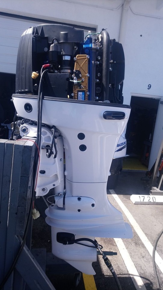 Suzuki DF140 Suzuki 140 outboard motor matched pair R/CR complete motor ...