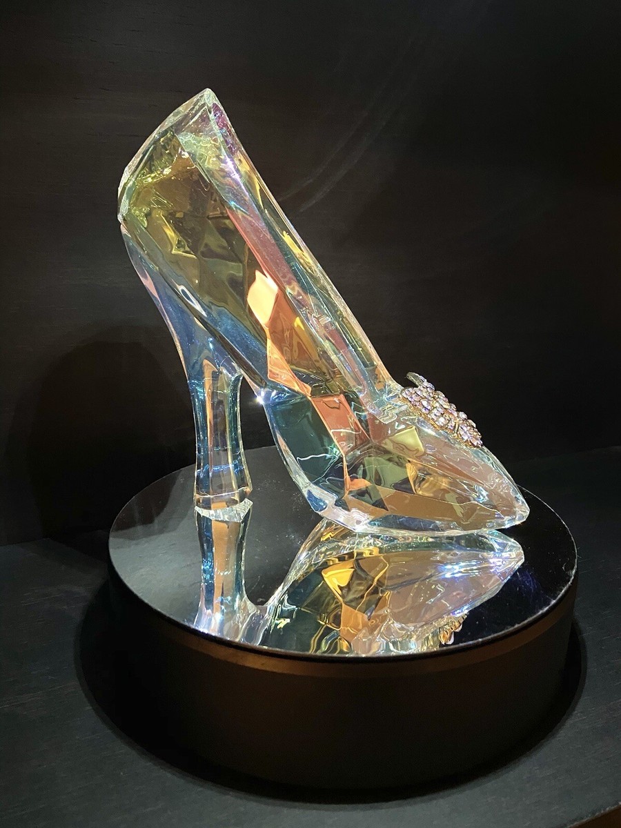 Cinderella 2015 Glass Slipper CINDERELLA Has A New Pair Of Glass
