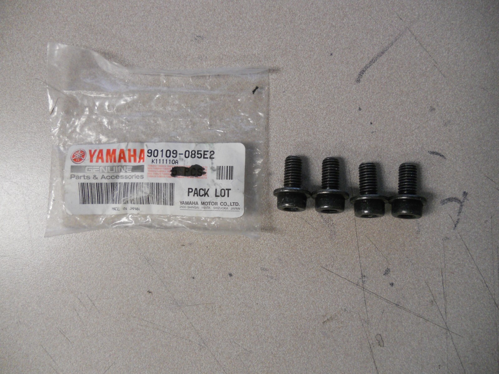 NOS Yamaha OEM Bolt 88-89 DT200 93-98 GTS1000 96-01 TDM850 90109-085E2 ...