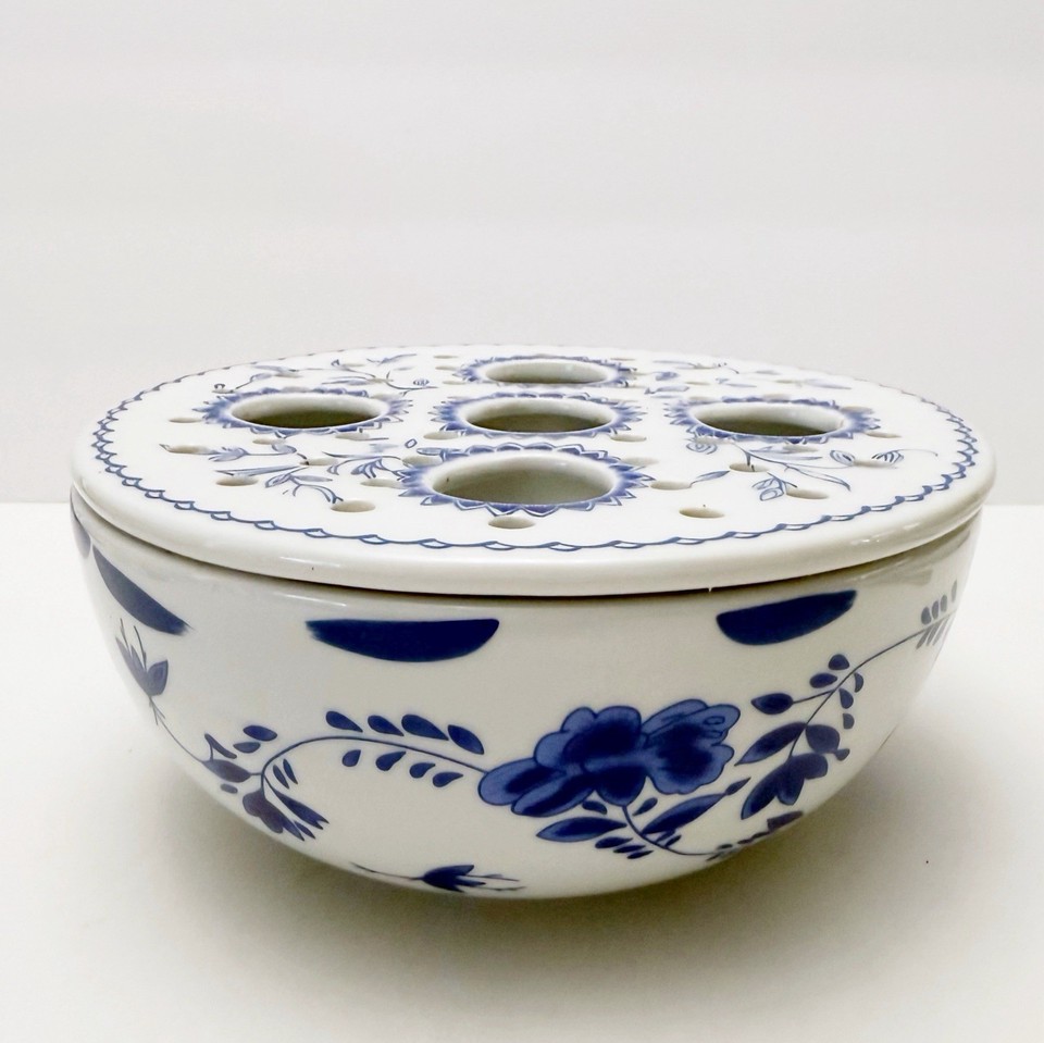 MMA Metropolitan Museum of Art Blue White Chinoiserie Crocus Flower ...