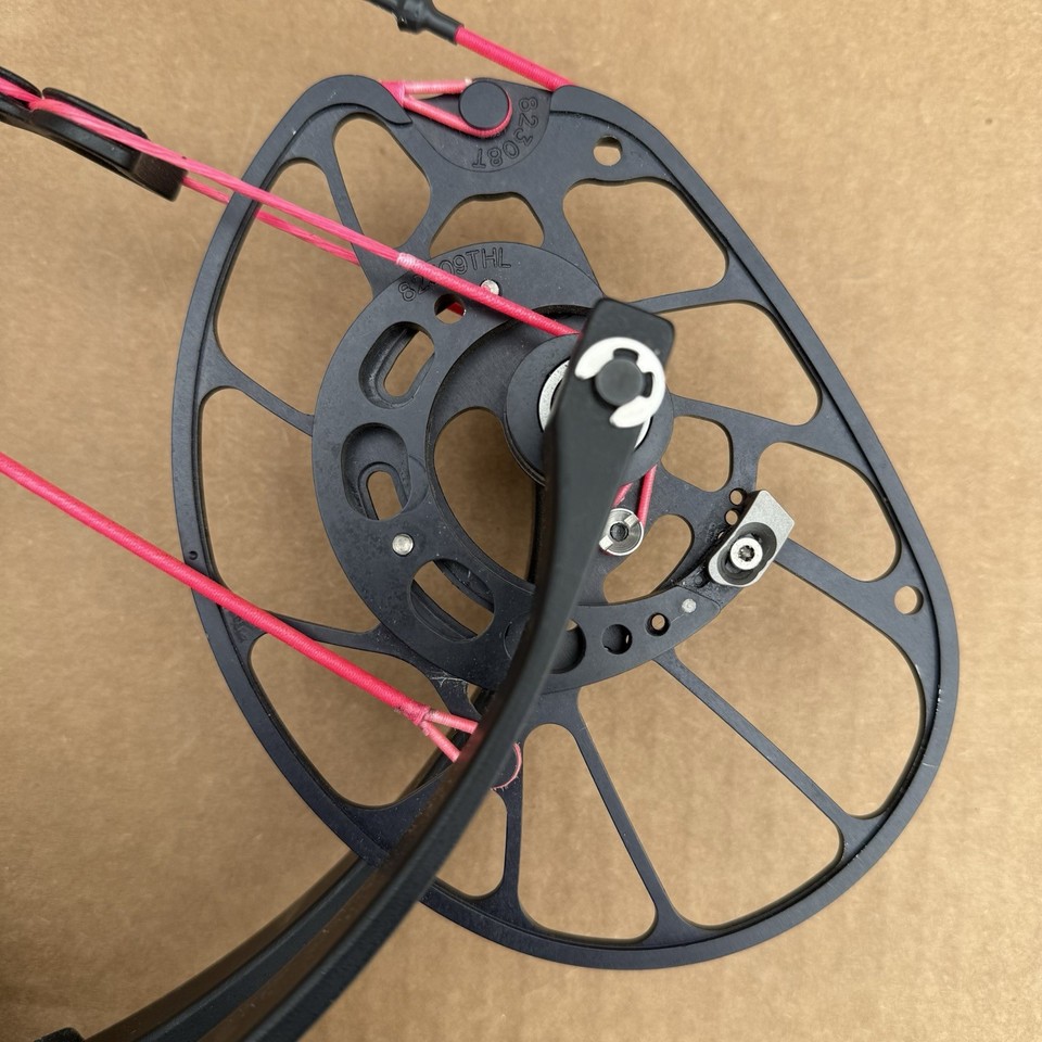 PSE Carbon Levitate RH Compound Bow 70lb Adjustable Draw | eBay