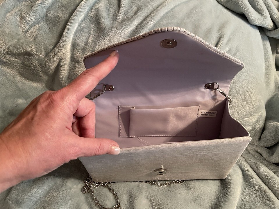 Woman’s Elegant Wedding/Evening Purse With Silver Chain For Wearing On ...