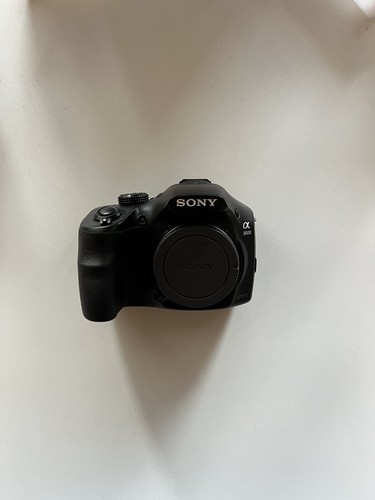Sony Alpha A3000 20.1MP Mirrorless SLR-Style SHUTTER LESS THAN 500 | eBay