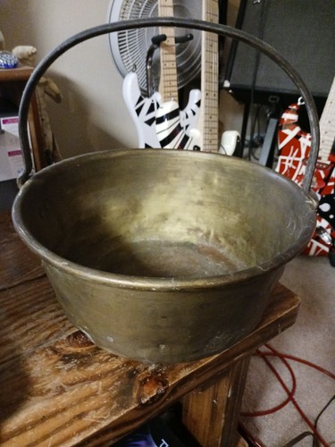 VTG. LARGE HAMMERED BRASS COWBOY COOKING POT with Handle 13" ACROSS 5 1 ...