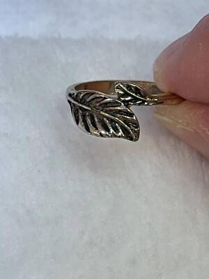 VIntage Silver Horizontal Textured Wrap Around Leaf Design Ring Size 8 ...
