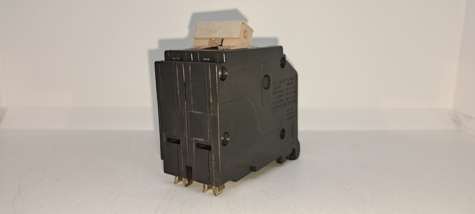 Eaton Cutler Hammer CHF220 20 Amp 2 Pole 120/240v Type CH Circuit ...