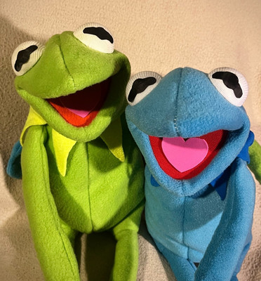 2 KERMIT puppet TOYS GREEN + RARE BLUE hand crafted PUPPETS RANA RENE ...