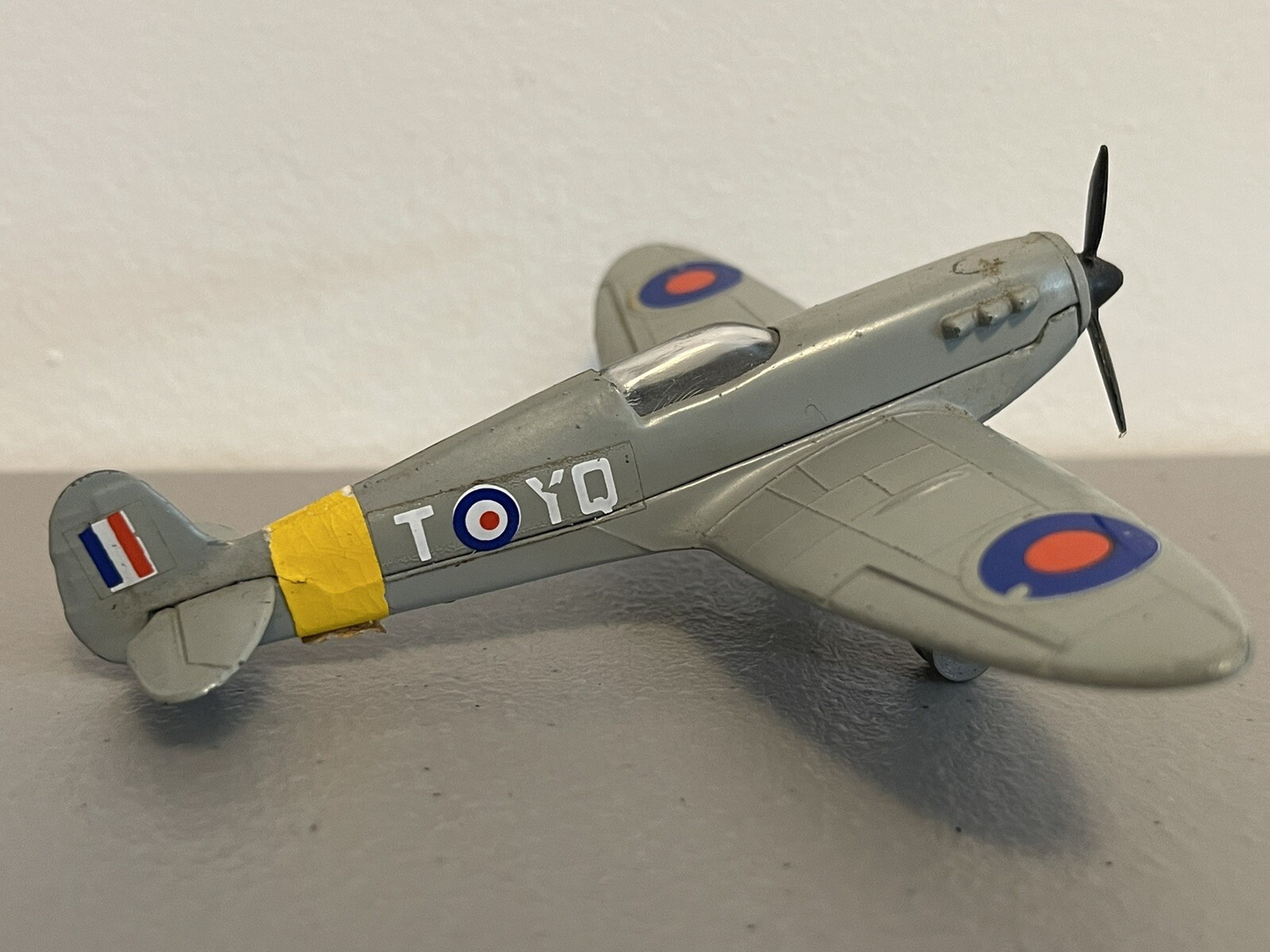 Vintage PlayArt Supermarine SPITFIRE MK.II WW2 Diecast Vehicle Complete ...