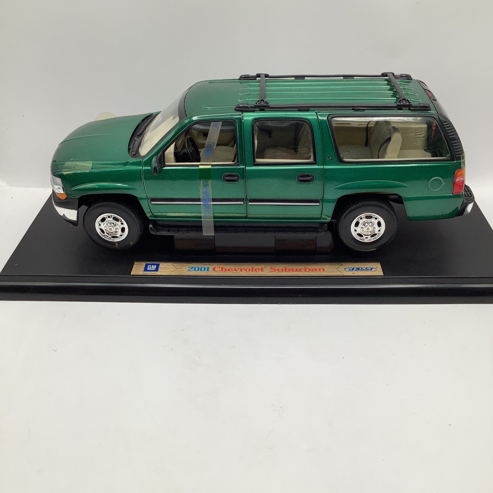 Die Cast 1/18 Suburban Collection Welly 2001 Chevrolet Suburban Green ...