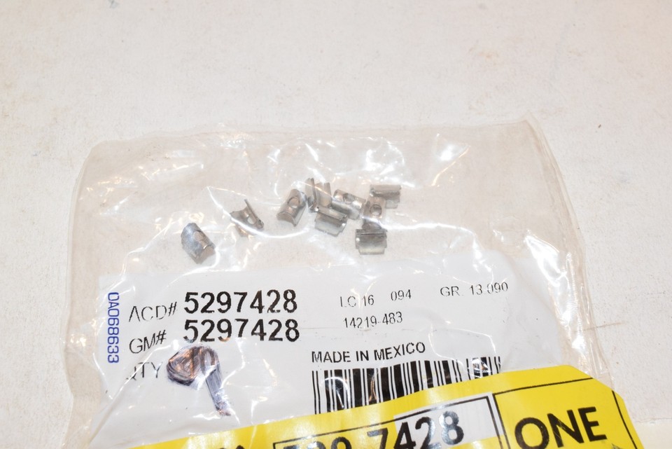 9x NOS GM Clips-Harnip # 5297428 - B2-122 | eBay