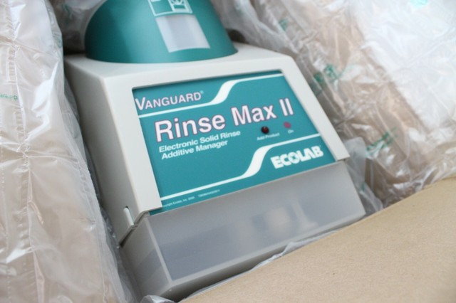 Ecolab 92181494 Rinse Max II Vanguard Electronic Solid Rinse Additive ...