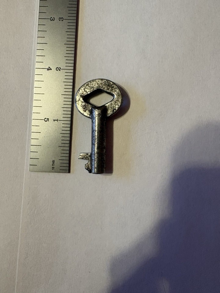 ANTIQUE P.O.D POST OFFICE DEPARTMENT PADLOCK USPS TRUCKS POD KEY-Broken ...