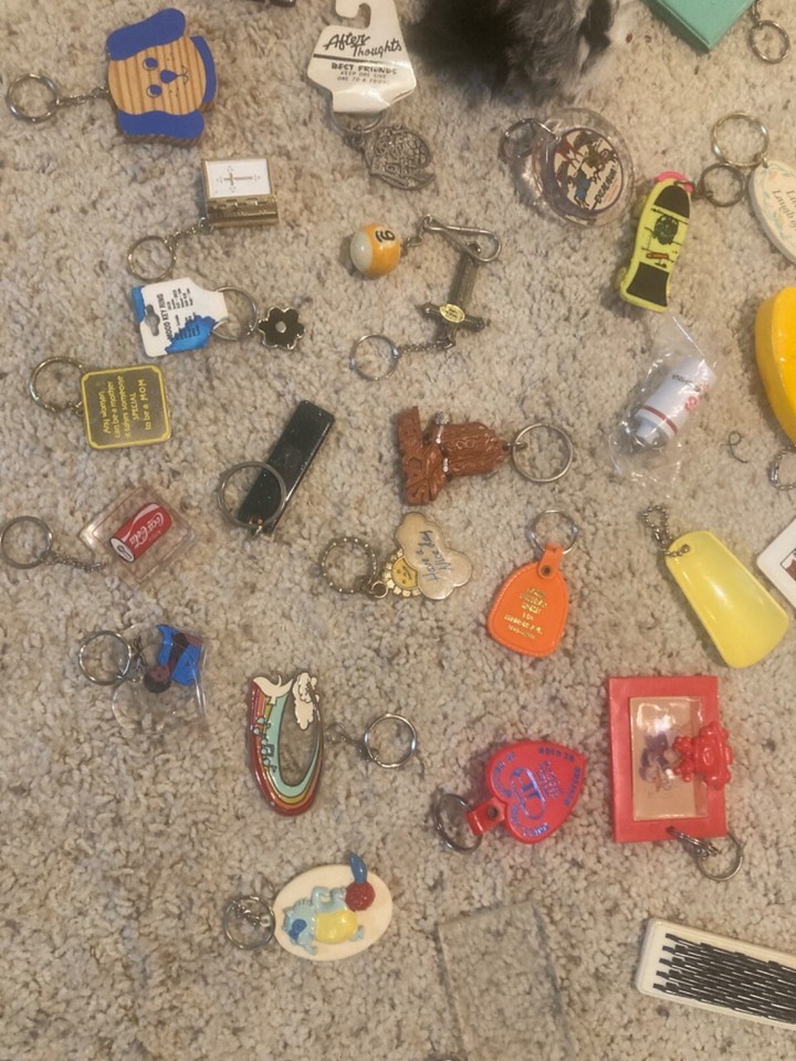 Large Lot of 250 Collectable Keychains Keyrings Many Vintage Some New ...