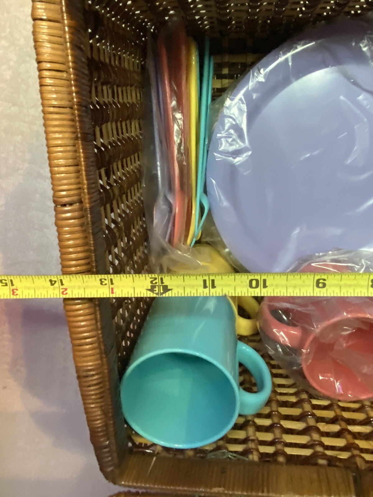 Vintage Wicker Rattan Picnic Basket Plates Cups Mug Utensils Set Of 4 ...