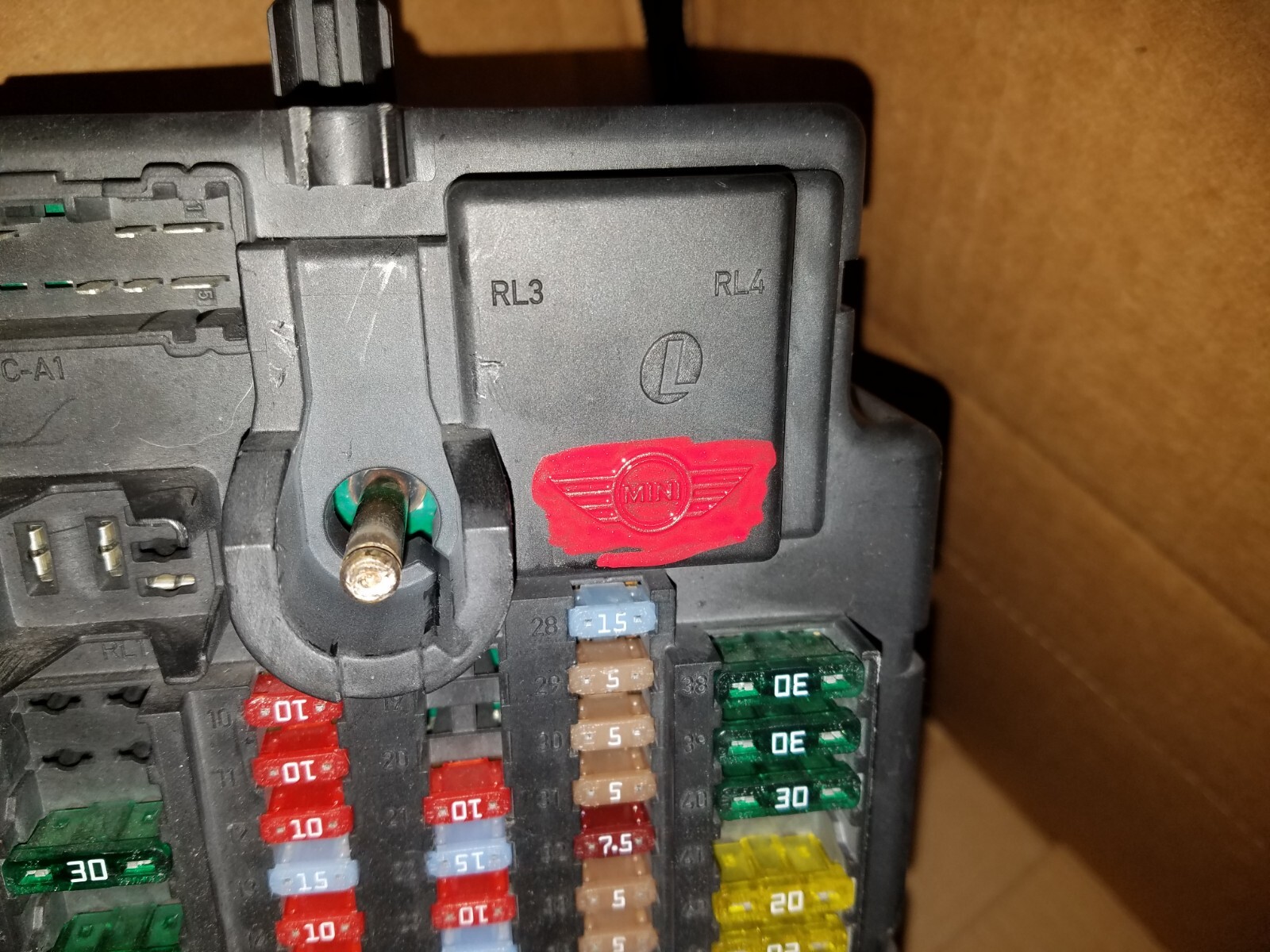 2007-2013 MINI COOPER S R56 POWER DISTRIBUTION FUSE JUNCTION BOX JBE ...